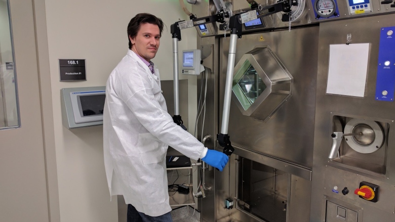 U of S researchers work to create 'smart' drugs to kill cancer - Eric ...
